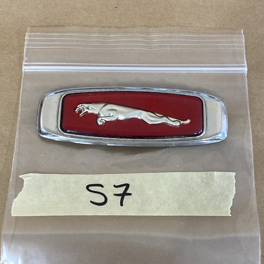 Original Jaguar XJ40 XJS Front LH Wing Motif Fender Badge Red BEC26404 ...