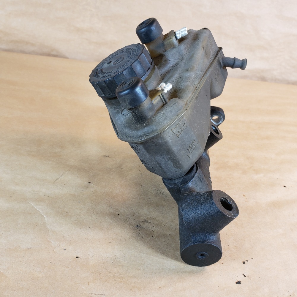 Mercedes Benz W123 300TD Original Brake Master Cylinder OEM - For Sale ...