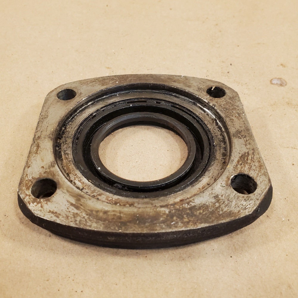 MG MGB REAR AXLE HUB BEARING CAP ASSEMBLY - For Sale, Seattle WA